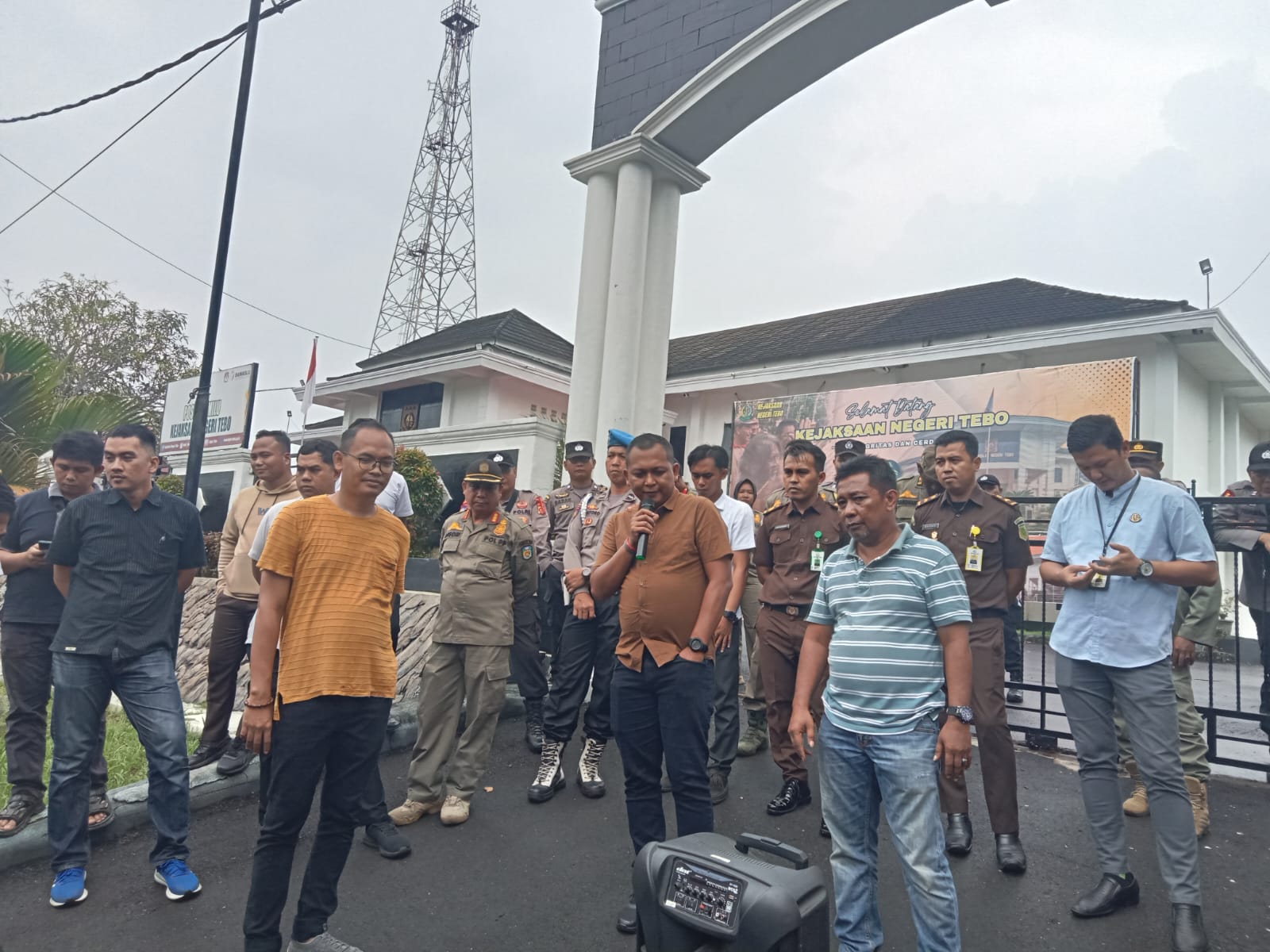 Aksi Demo Aliansi mahasiswa masyarakat Anti Korupsi Berujung kisruh Di ... Aksi Demo Aliansi mahasiswa masyarakat Anti Korupsi Berujung kisruh Di ...